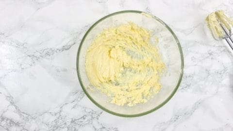 Easy Chocolate Buttercream Frosting - Recipe Vibes